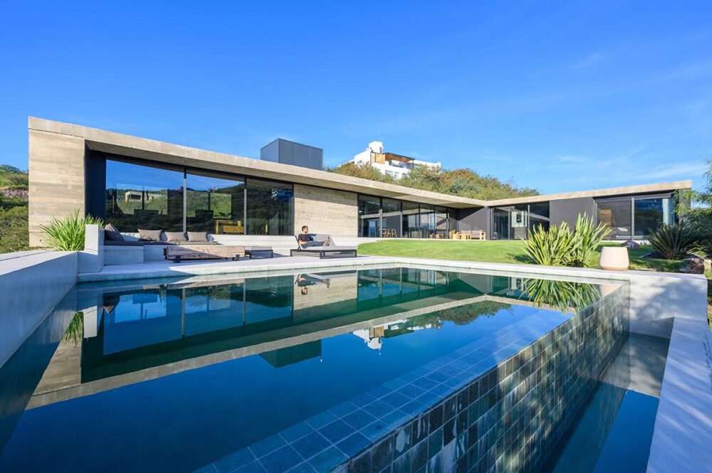 Complete CR House in Argentina