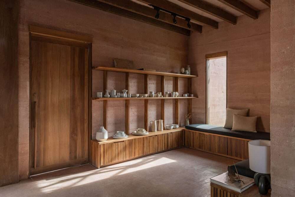 Earth-walled pottery shop encapsulated with a Zen garden in Ubud