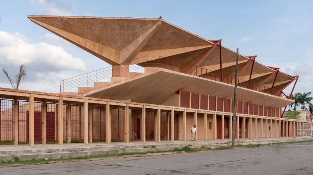 Fibonacci Sequence Architecture in Iconic Structures
