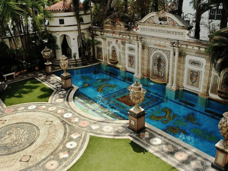 Versace Mansion in Miami: An architectural masterpiece that combines ...