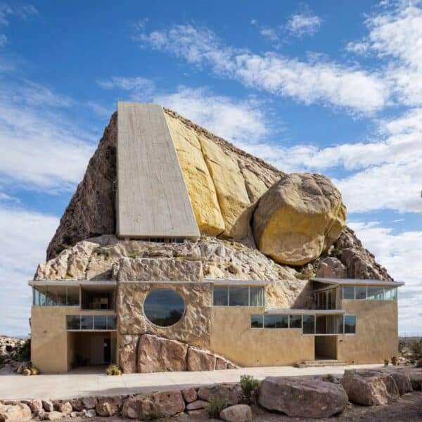 Rock-Integrated Homes: Merging Nature and Design