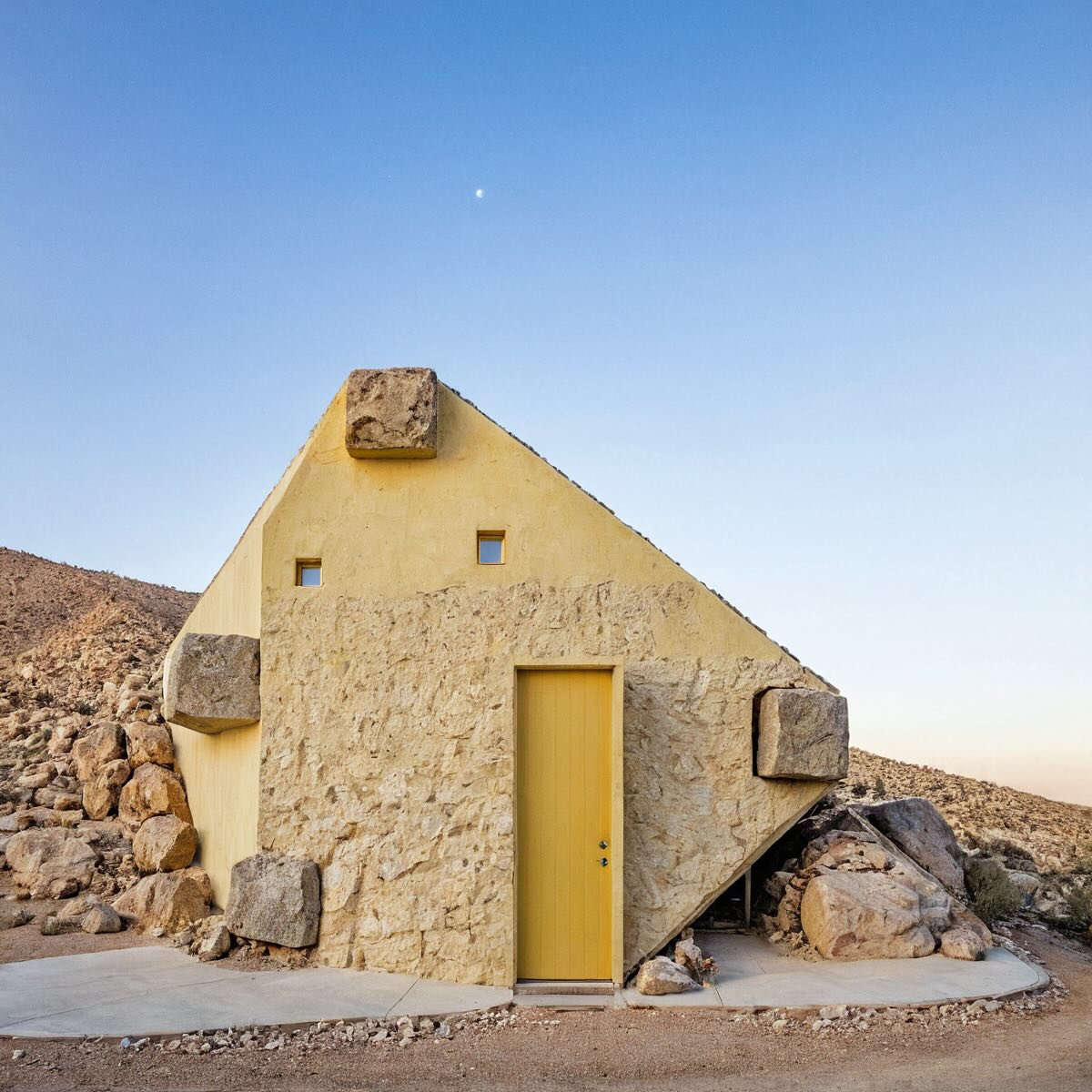 Rock-Integrated Homes: Merging Nature and Design