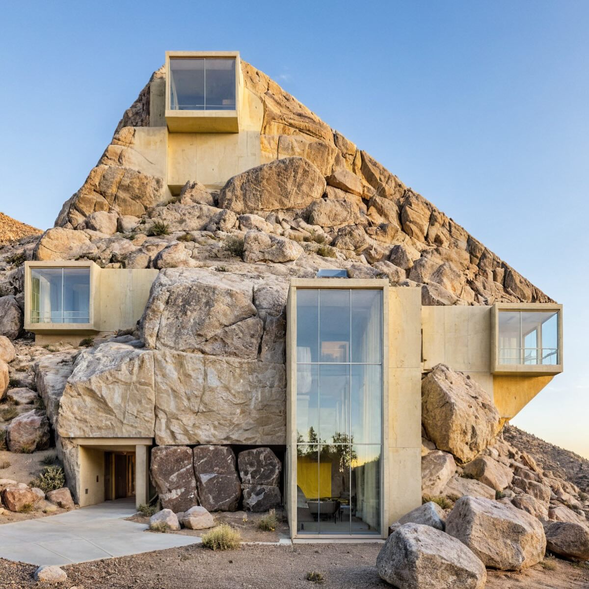 Rock-Integrated Homes: Merging Nature and Design