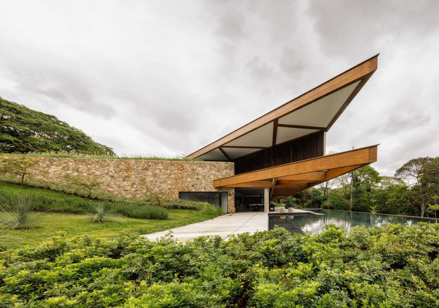 Tangram House by Tetro Architecture